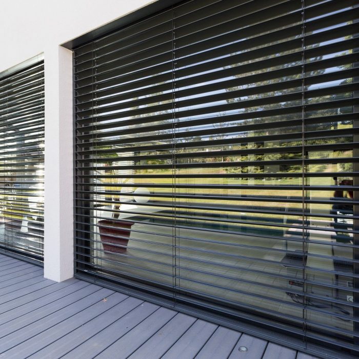 Stores vénitiens sur-mesure - Maison Bleue Luxembourg