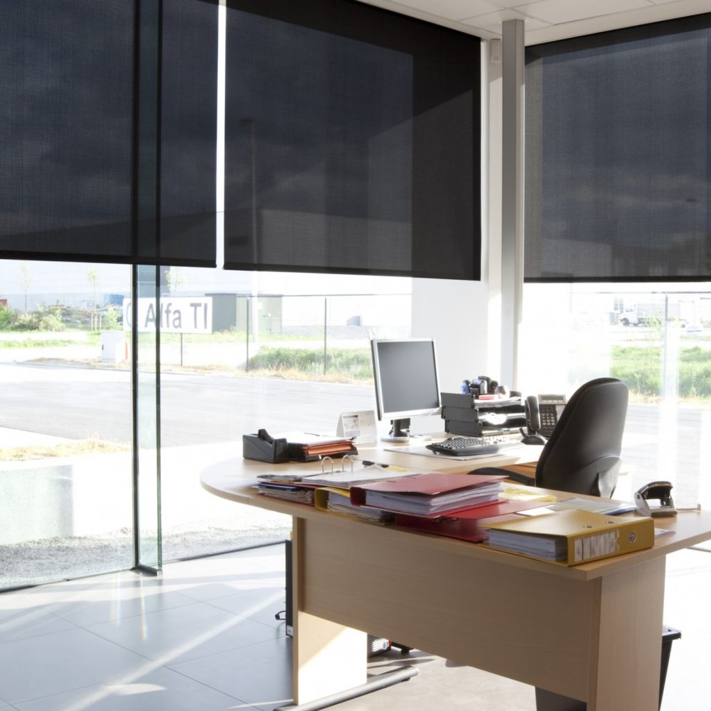 Store enrouleur screen - Maison Bleue Luxembourg