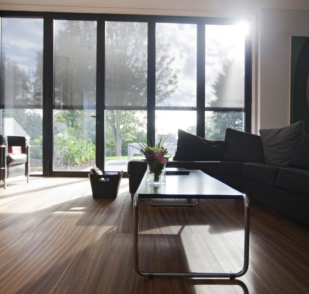 Store enrouleur screen - Maison Bleue Luxembourg