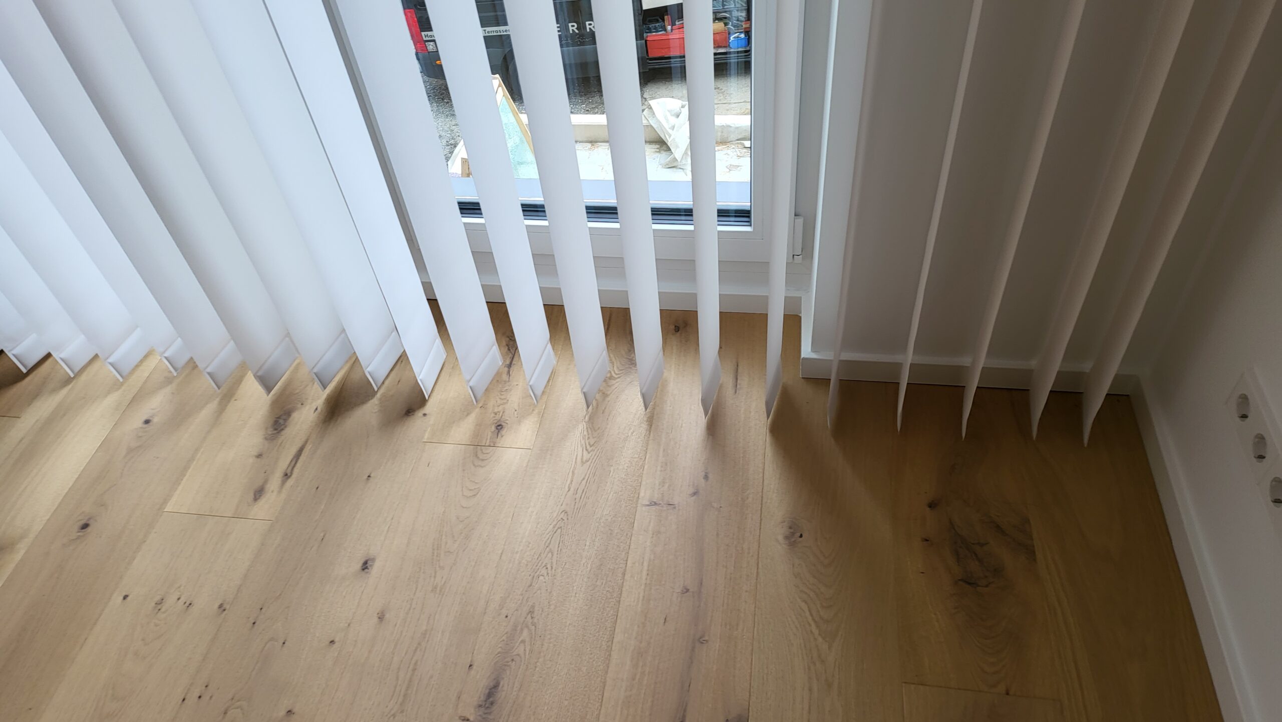 Store californien pour un bureau à Kopstal - Maison Bleue Luxembourg